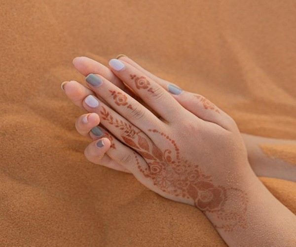 Hukum Memakai Inai dan Manfaatnya - Inai Republic